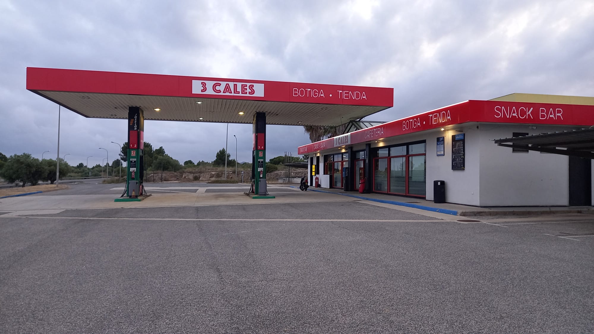 3 Cales Service Station | Gas Station.